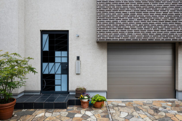 Smart Garage Upgrades: Aluminum Doors Deliver Style and High ...